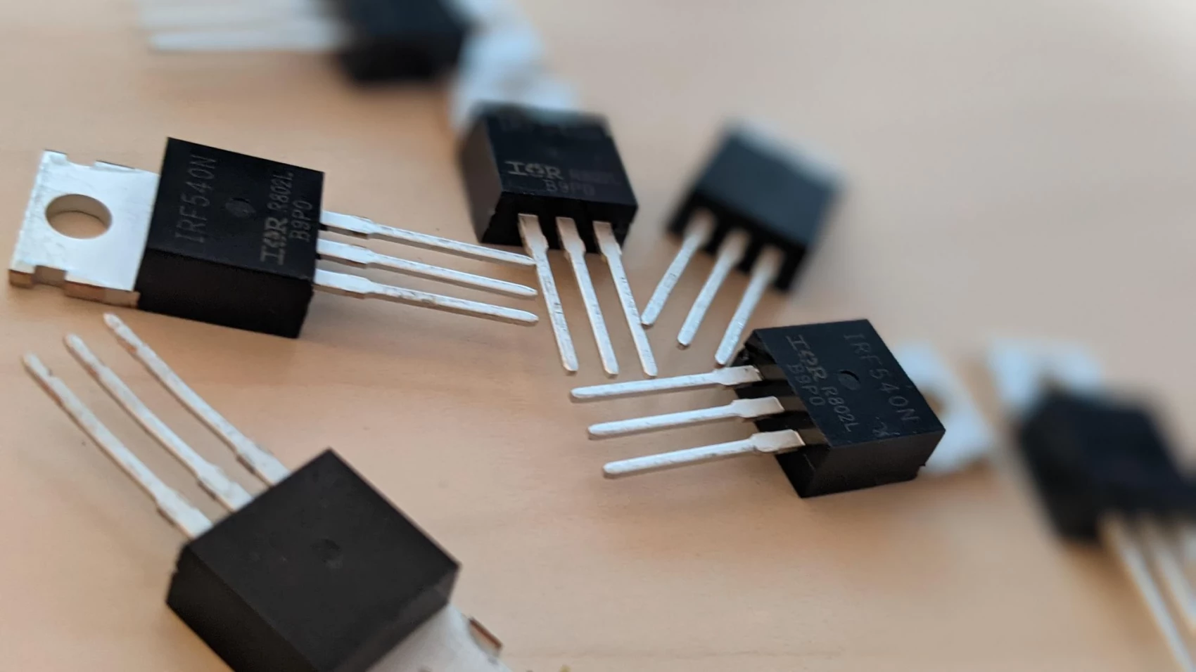 Introducing MOSFET: How It Works and Its Applications - DRex Electronics
